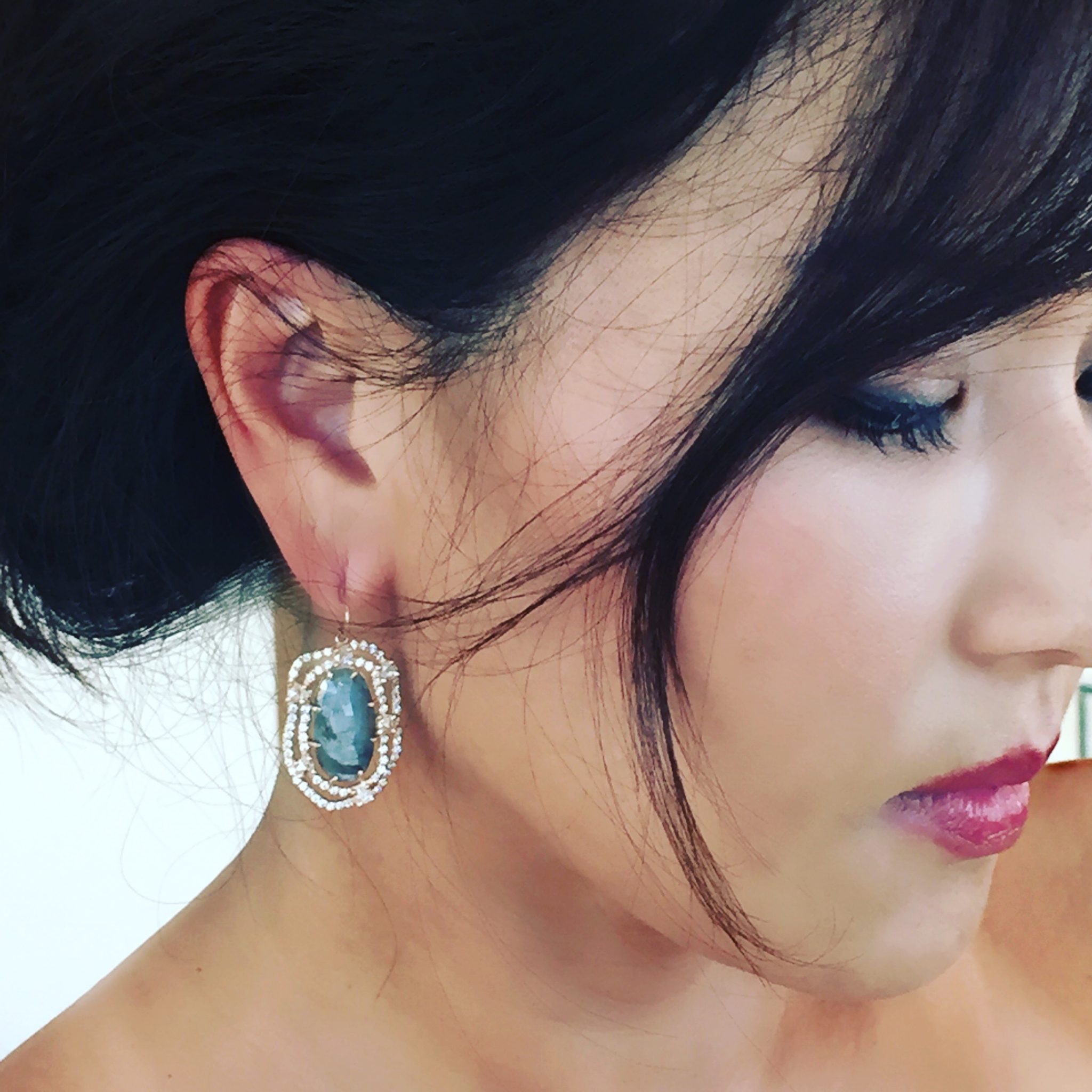 How to Achieve a Natural Look with False Eyelashes - Ounce of Salt