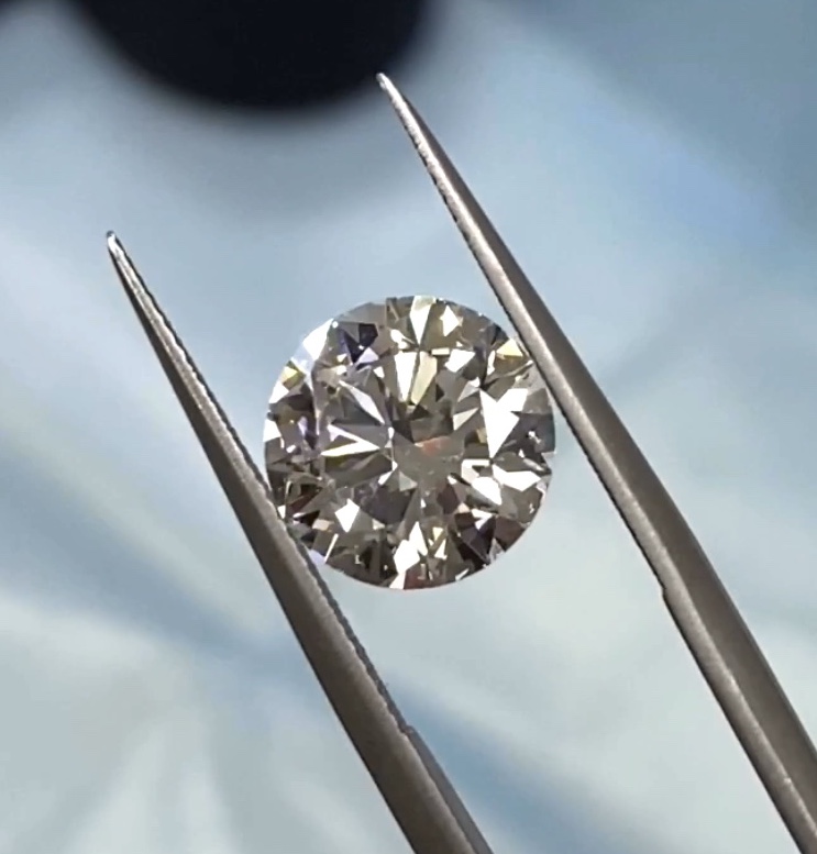 Diamond Alternatives and Their Differences - Ounce of Salt